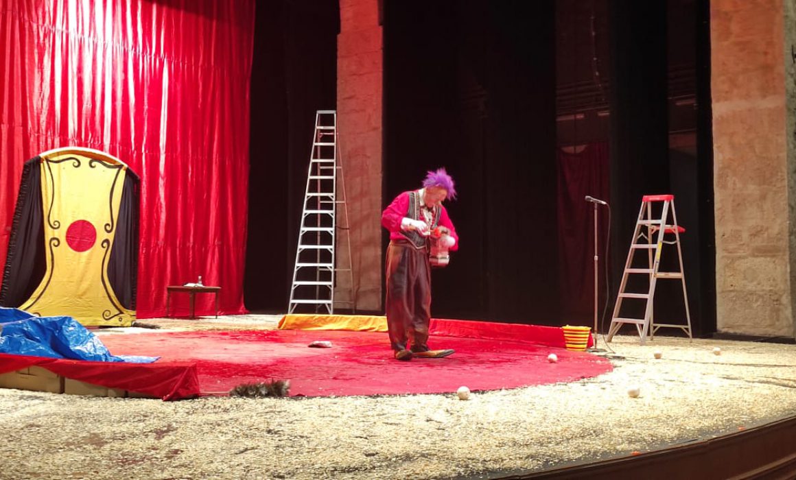 De risa en risa, el espectáculo de clown mexicano Aziz Gual De risa en risa, el espectáculo de clown mexicano Aziz Gual