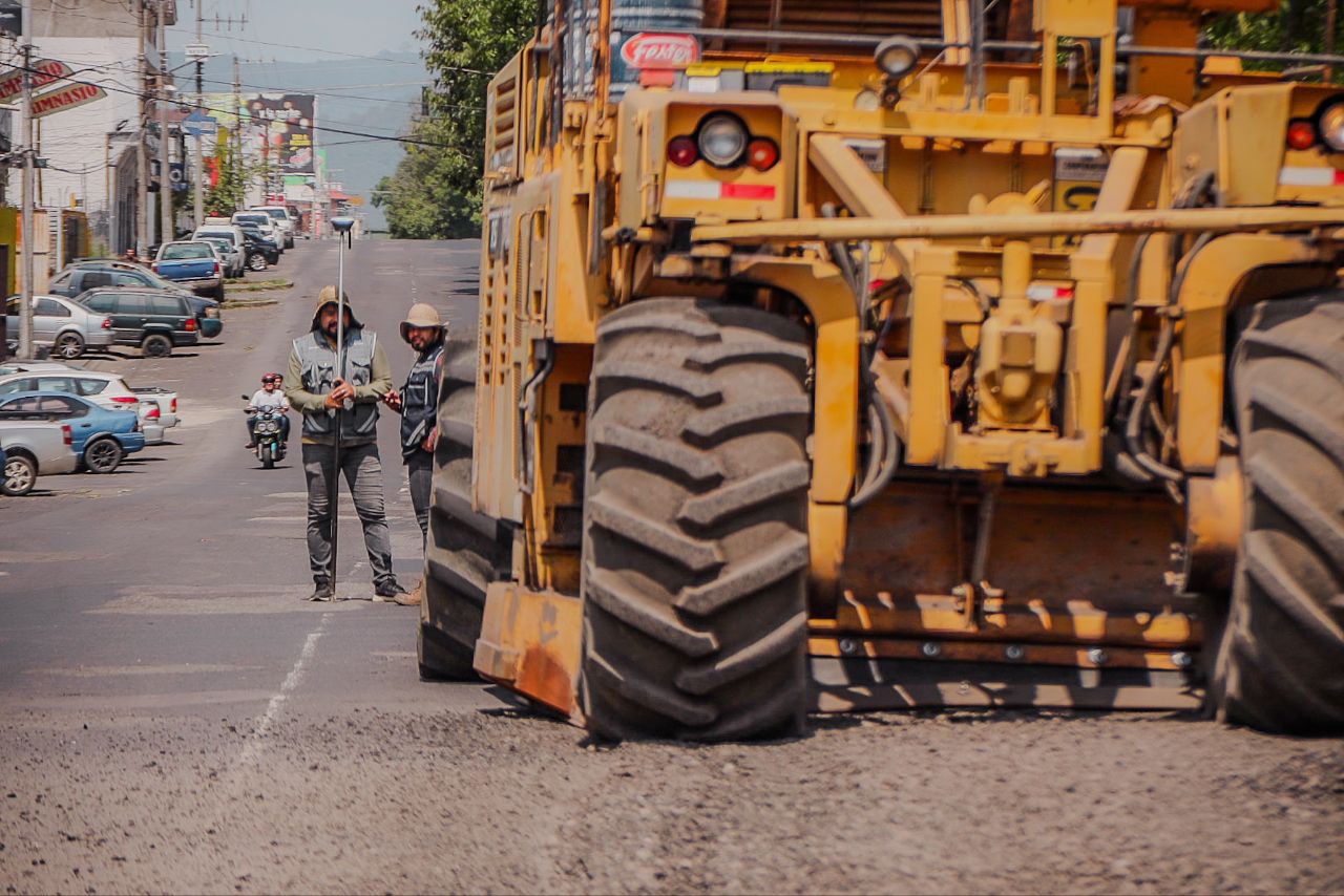 Inicia reencarpetamiento de tramo en calzada Benito Juárez de Uruapan ... Inicia reencarpetamiento de tramo en calzada Benito Juárez de Uruapan ...